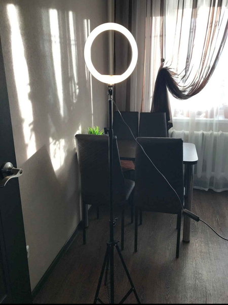 Selfi halqasi RGBb LED chiroq, tripod bilan diametri 26 sm  skidka