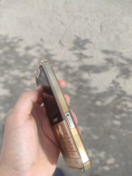 Продается кнопочный телефон Gionee.
