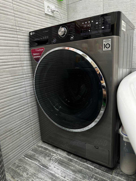 ПРОДАМ LG F2J9HS2S Стиральная машина (7кг/TrueSteam/TurboWash/ThinQ).