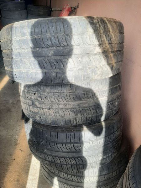 295/40 22R Pirelli Scarpion komplek