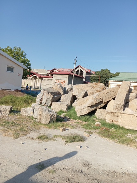 Beton boʻlaklari sotiladi