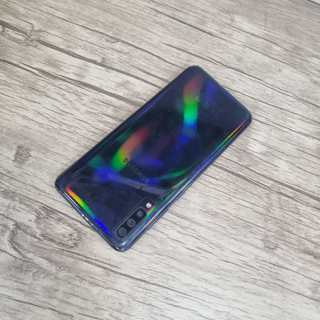 Samsung A70 srochno sotiladi