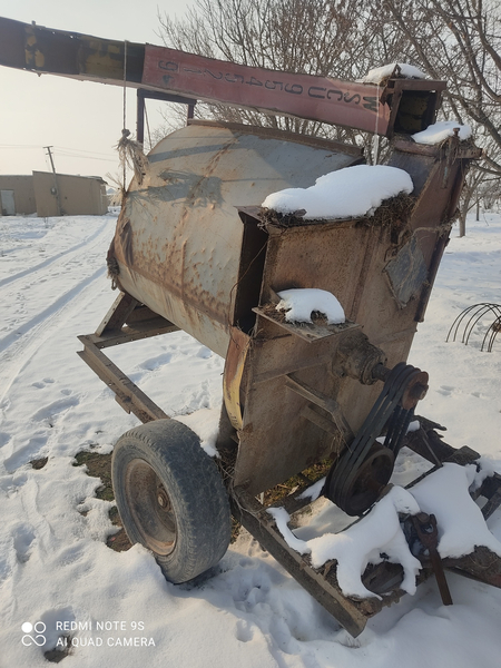 T25 traktr dikuv