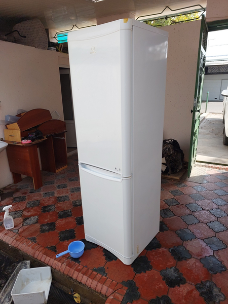 Indesit Халадилник 2 маторлик