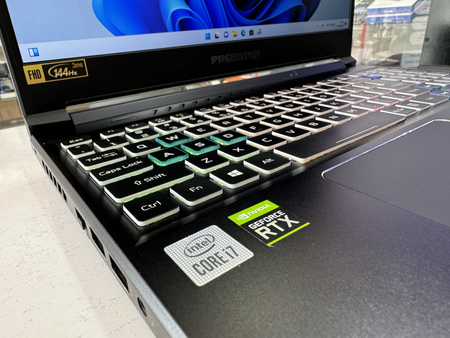 Acer predator helios 300 core i7 1 tb ssdlik RTX 3060 6 gb videokarta