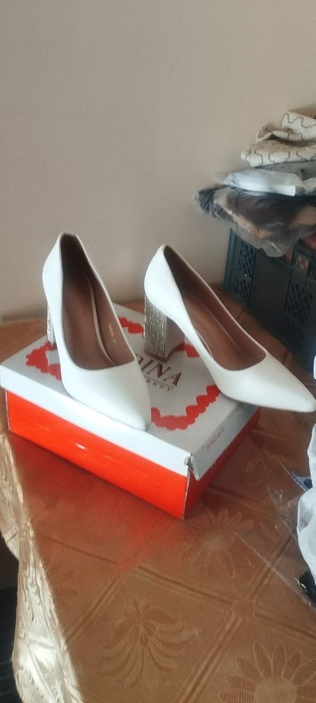 Tufli sotiladi 38 razmer 3 ta