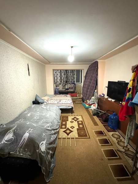 Наваи 2х 1этаж 2этажный дом срочно Прадаётся заде базара распаложена