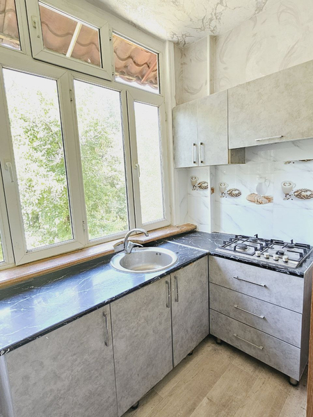 Чилонзор 11 3/3/4 балкон 1,5×3 все разделни 65 м² Иняз, Низомий, якин