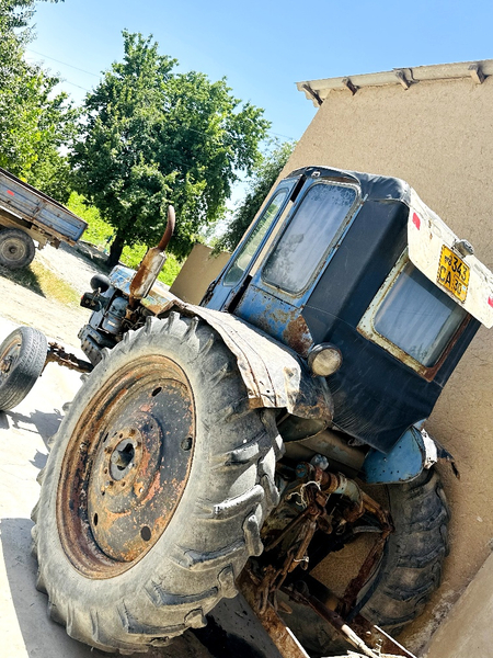 Traktor T28  Holati yaxshi, pritsepi bor, hujjatlari joyida!