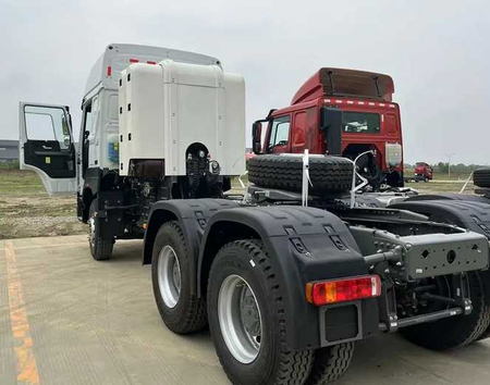 Газовый тягач HOWO V7 X 6x4 CNG 2023 йил янги