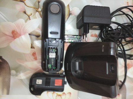 Продам радиотелефон philips XL 340 работает от батареек. Всё работает.