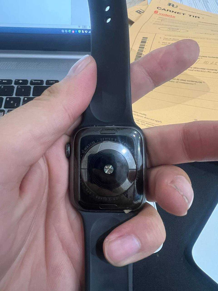 Срочно продам iWatch 44mm aluminium в идеальном состояние