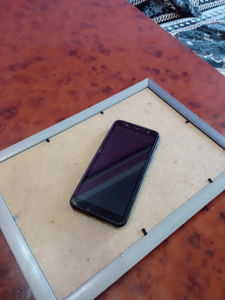 Samsung A6+   1 oy kafolati bilan.