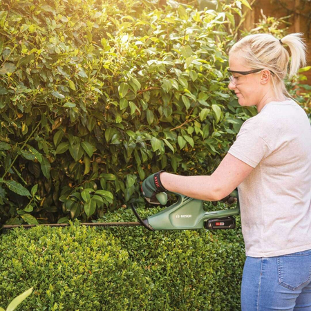 Bosch Easy Hedge Cut 18-45 аккумуляторный кусторез