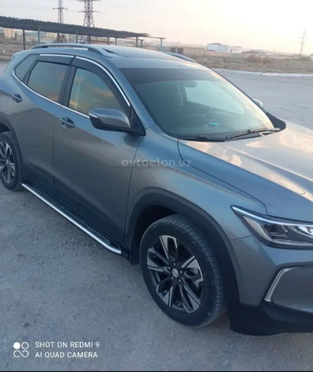 Chevrolet Tracker 3 pozitsiya Kraskasi toza Probeg 35000 mokriy asfalt