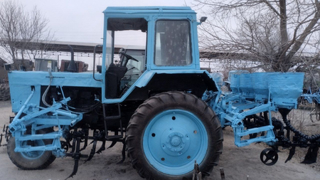 Traktor sotiladi
