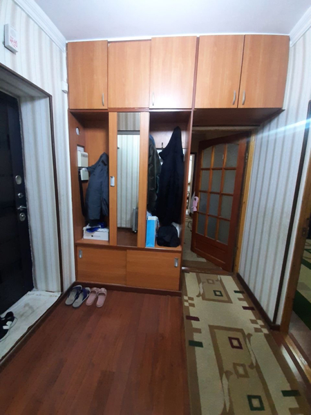 Yunusobod 2 Shahriston bekati 3/1/4 padvali bor, avtoturargohi bor.