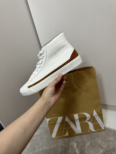 Zara 43 размер. Новые с подарочным пакетом.