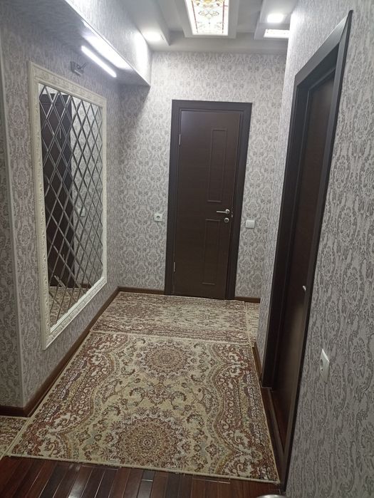 СРОЧНА квартира сотилади. Янгихаёт тумани спутник 16а. Новасройка дом