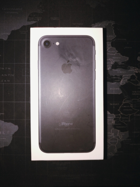 Коробка от Iphone 7