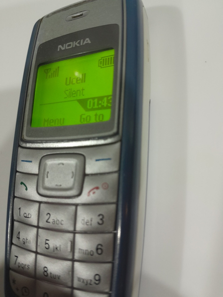 Assalom alekum telefon sotiladi Original hamma joyi uziniki Radnoy