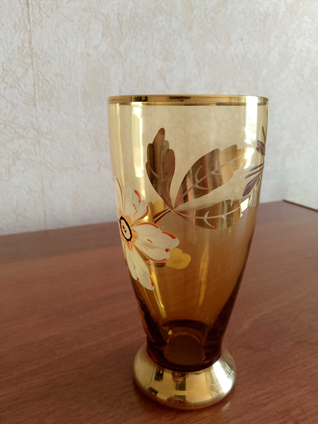 Кувшин и шесть стаканов