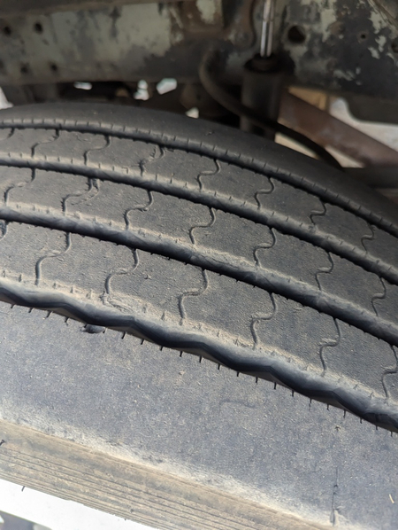 Kamaz prisib sotiladi srochna