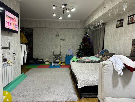 Срочно Продаётся 2 комнатная квартира балкон 2х6 массив Феруза