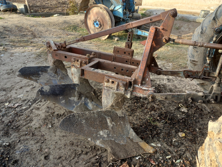 MTZ Belarus 80x sotiladi