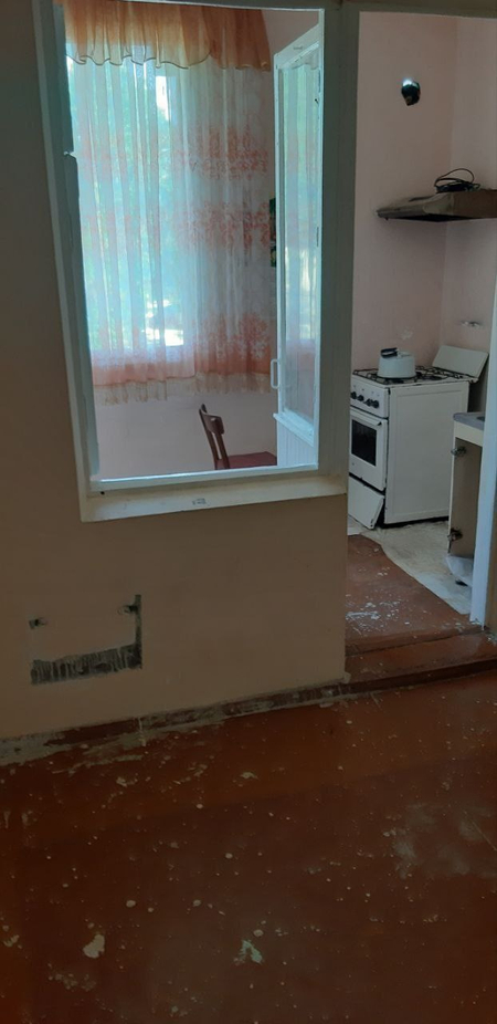 Продаётся квартира в Сергели 4, 2х комнатная, 4-этаж. Ср ремонт