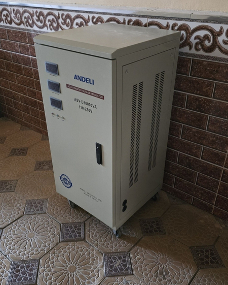 Автоматический стабилизатор напряжения Andeli SVC-D 30000 на 30