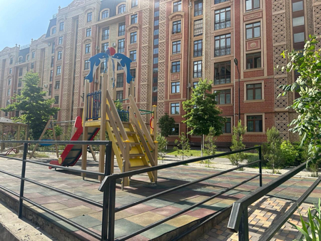 Продаеться 4/5/8 новостройка 85 м2
