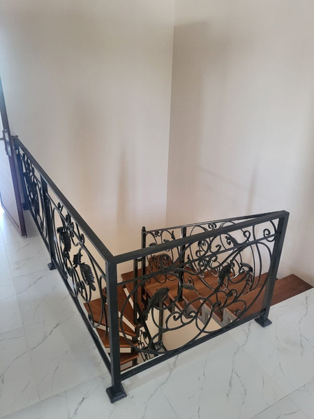 Продаётся дом вдоль дороги, Дурмень, Хайдаробод