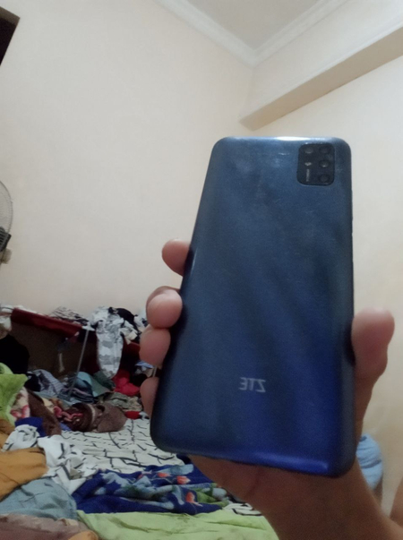 Продается телефон ZTE V 2020