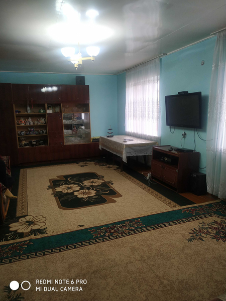 Уй сотилади,янгийул шахарда 3 сотих