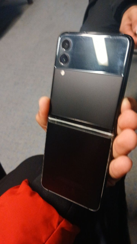 z flip 3 в хорошем состоянии