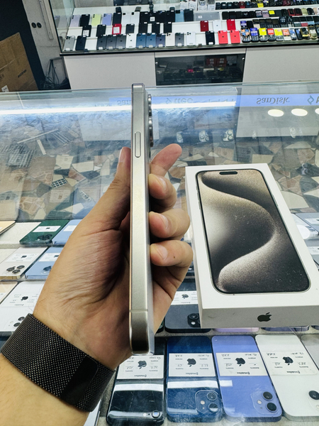iPhone 15 Pro Max 256 gb yengide