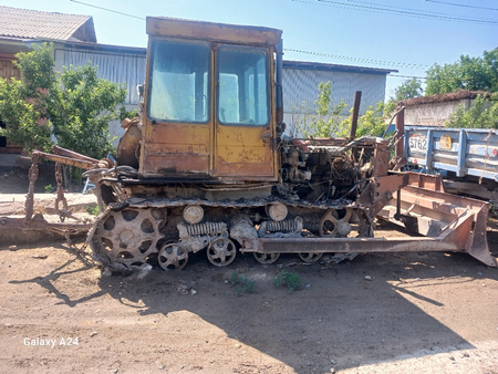 T 75 Kazakstan tractor xolati yaxshi pulik chisel chel mashinasi bor