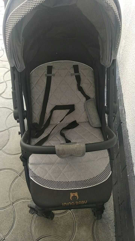 Коляска  прочный и удобный