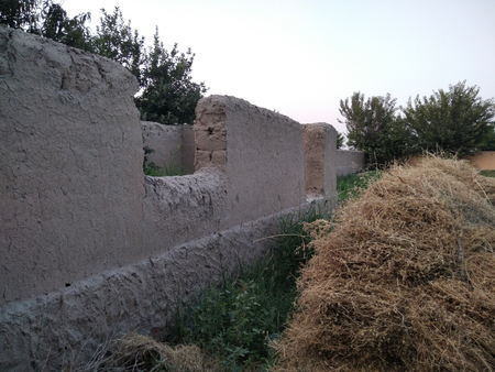 Uchastka sotiladi.