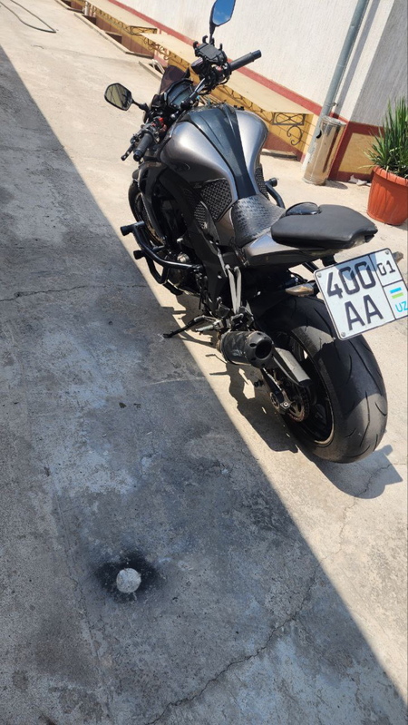 Kawasaki- Z1000 14