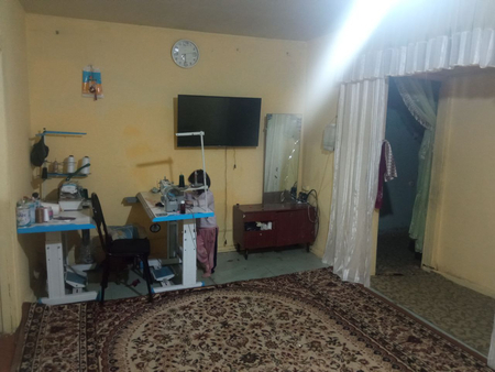 2 etajli dom sotiladi