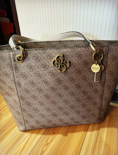 Сумка Guess прислали из США