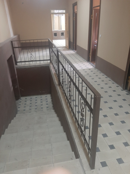 Икки каватли бино ва чойхона