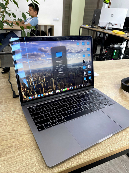 macbook pro 2018 8/512gb
