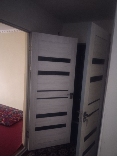 Shaxar markazidan 3 xonali kvartira srochni sotiladi