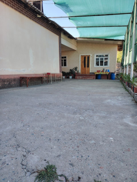 Uy xovli sotiladi