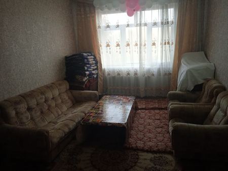 Олмозор тумани кора камиш 1/4 1*2 хона квартира сотилади.
