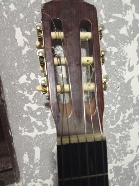 Guitar o\\\'rta sastayanida