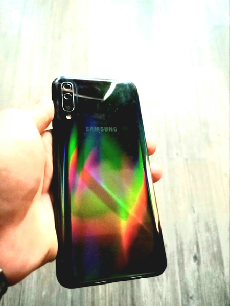 Samsung A50 телефон